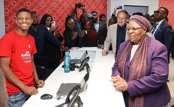 President opens Banking Hub during Goreangab Mall inauguration ...